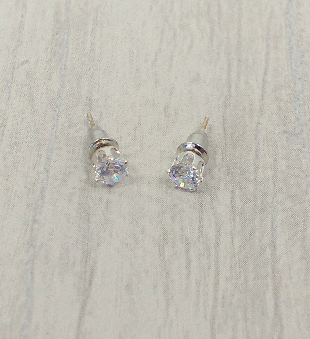 Boucles d'oreilles puce strass blanc - itisbijoux.fr